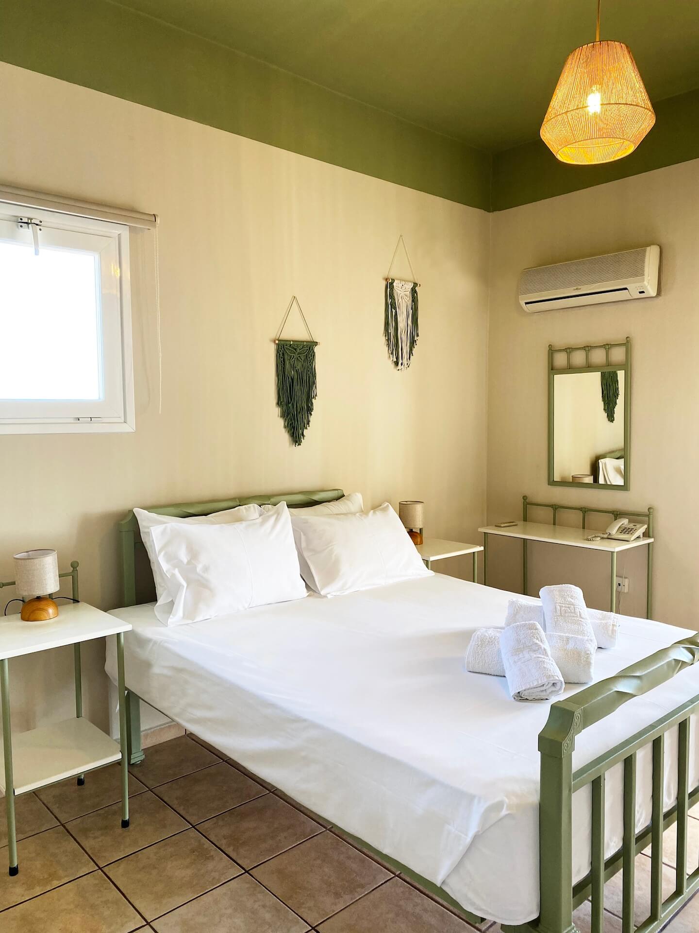 Room 111 | Agnadi Syros Beachfront Studios & Rooms